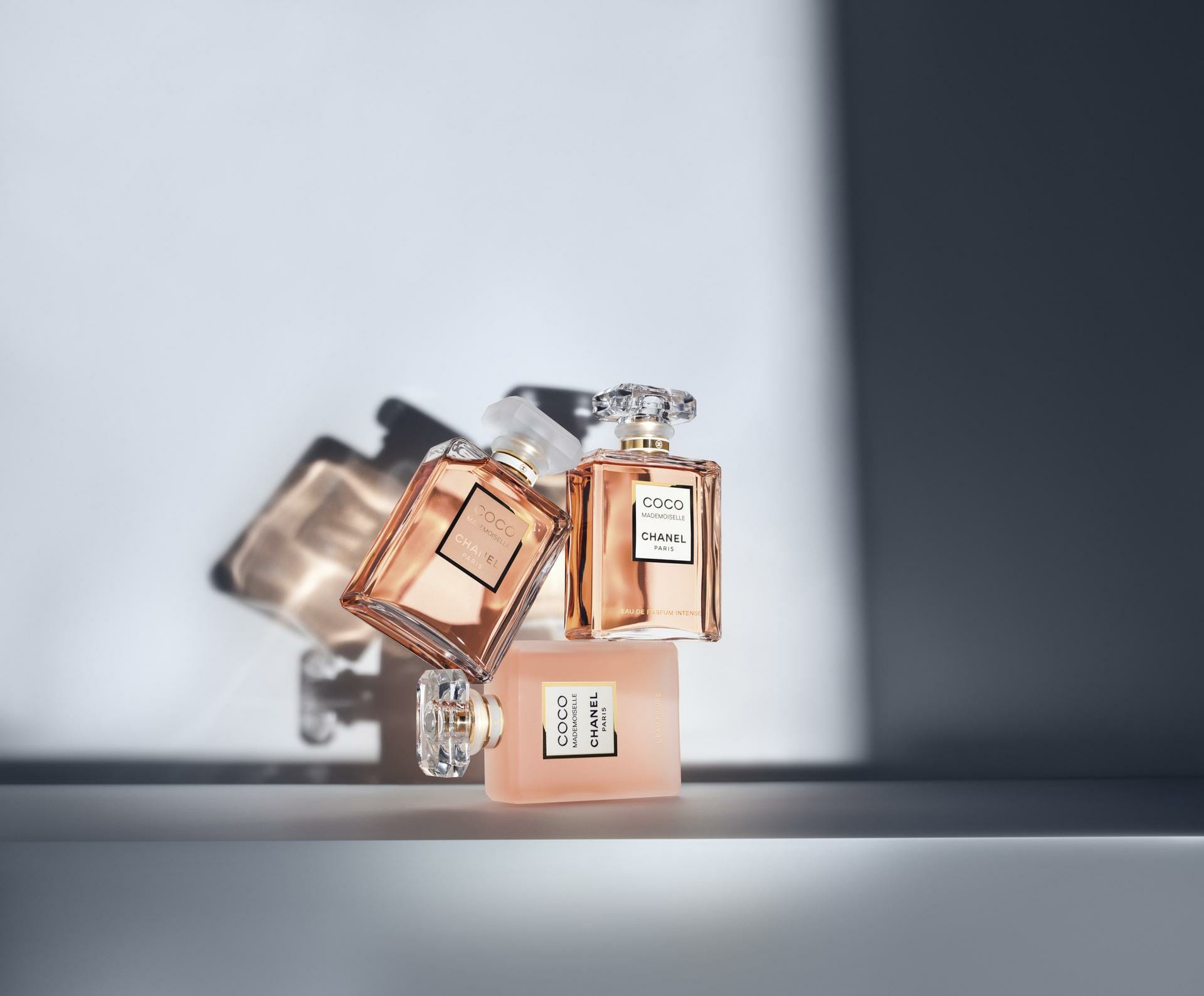 香奈儿迎来全新篇章! 新生代演员WHITNEY PEAK成为COCO MADEMOISELLE系列香水代言人！