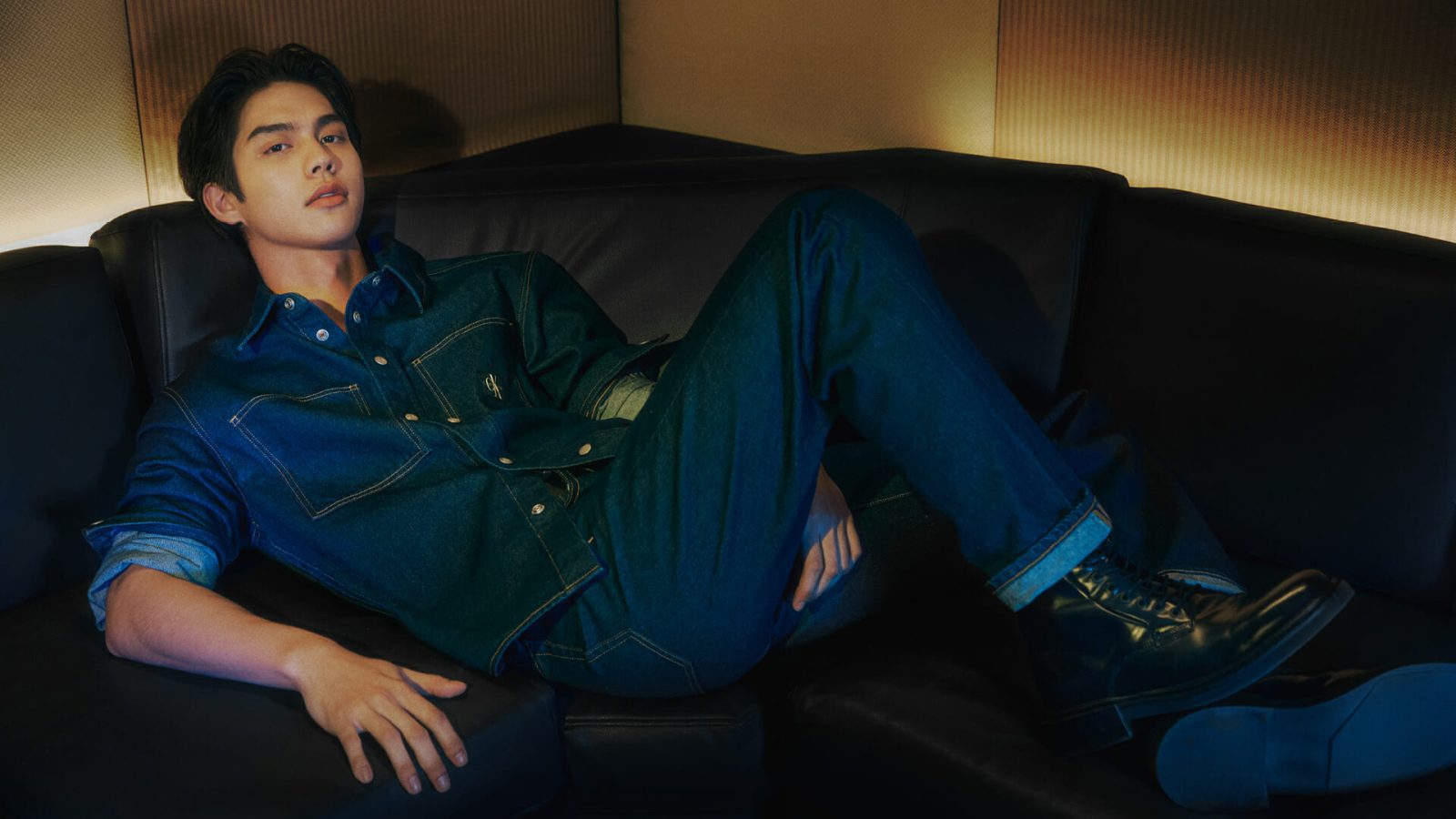 泰国男神 Bright Vachirawit 与众多明星出演Calvin Klein 2023年秋季内衣系列形象广告，魅力无穷！